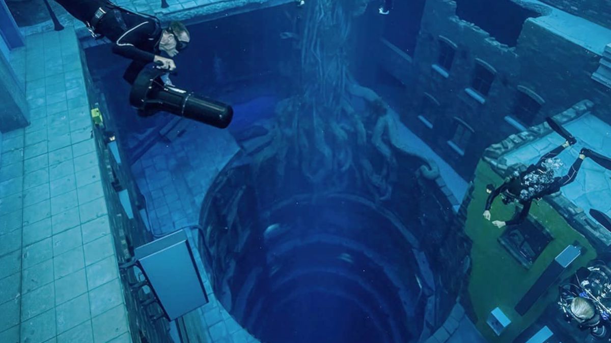 La piscina más profunda del mundo parece salida de película distópica ...